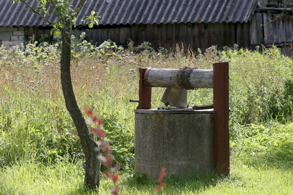 Le métier de puisatier : creuser et entretenir des puits